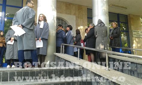 Grevă Spontană A Grefierilor Din Botoşani Foto Stiri Din Botosani Darabani Si Dorohoi