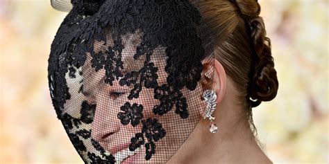 Rosamund Pike Says Golden Globes Veil Was Meant To Cover Her ‘smashed