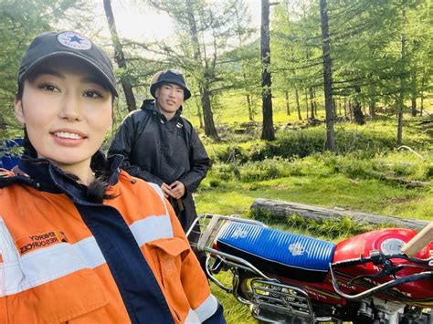 Б Миний таагаарай гэсэн бүх газрыг та нар Таасаан 👏👏 Заа та нар тийм их Овоо юм бол энийг нэг