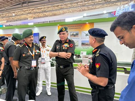 Lt Gen Dhiraj Seth Visits Aero India 2025