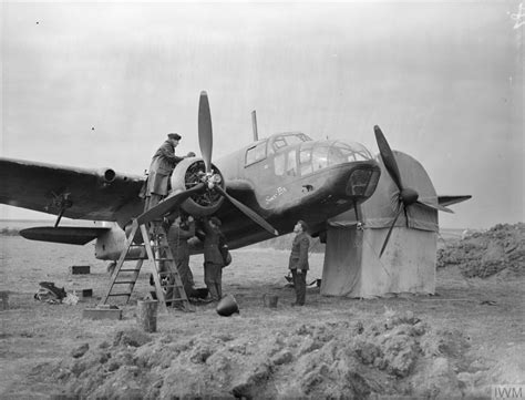 asisbiz bristol beaufort i raf 217sqn mwg l4463 named sweet pea at st eval cornwall 1940 iwm ch1599