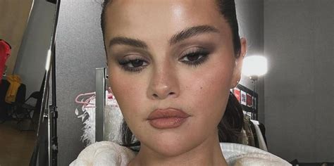 No Selena Gomez Hasnt Had Plastic Surgery