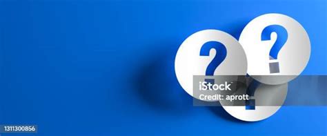 파란색 배경에 물음표가 잘려진 세 개의 둥근 곡선 된 종이 그림 Qampa 질문 불확실성에 대한 개념 3가지 개체에 대한 스톡 사진 및 기타 이미지 Istock