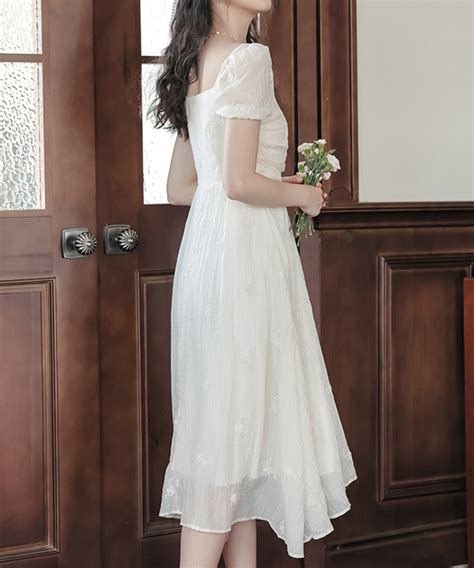 포앤바이앤 플라워 공주 드레스 스퀘어넥 벌룬 반소매 허리잘록 하이웨스트 A라인 꽃무늬 자수 화이트 미디원피스 청순 퓨어 여신 샤랄라 브라이덜샤워 스몰웨딩 결혼식 2부