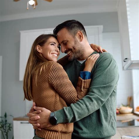 5 Traits Women With Irresistible Energy Have That Make Men Feel A