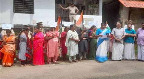 വിലങ്ങാട് ഉരുള്‍പ്പൊട്ടലില്‍ ആശ്വാസധനം എത്തിച്ചില്ല പ്രതിഷേധവുമായി