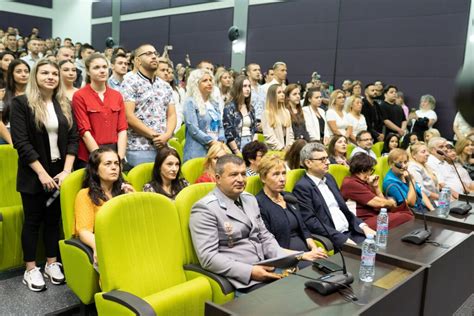 Преподаватели и студенти в МУ Плевен си пожелаха успешна нова академична година Вестник