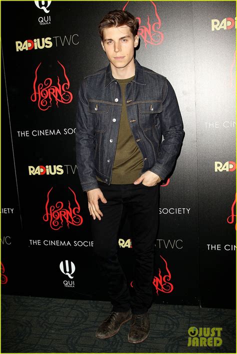 Daniel Radcliffe Isn T Happy About Sexist Sex Symbol Double Standard In Hollywood Photo