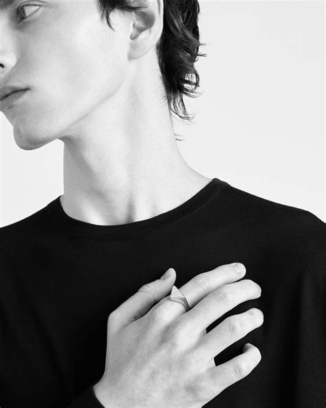 이터널 골드 시그넷 링 옐로우 골드와 다이아몬드 골드화이트 Prada