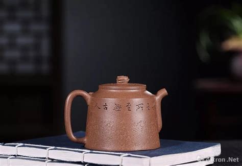 雅昌快讯匠心传承紫砂大师鲍志强携弟子 在龙现代艺术中心扬龙风紫韵