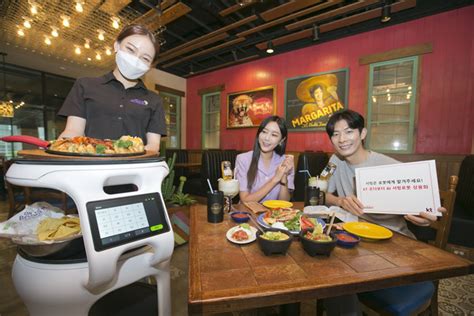 푸드테크 태블릿으로 주문하고 Ai 서비스로봇이 서빙한다 Kt 메뉴톡 협약