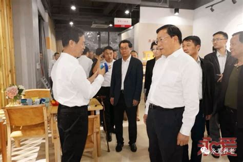 济南市委书记王忠林陪同山东省老干部视察永爱济南展厅养老