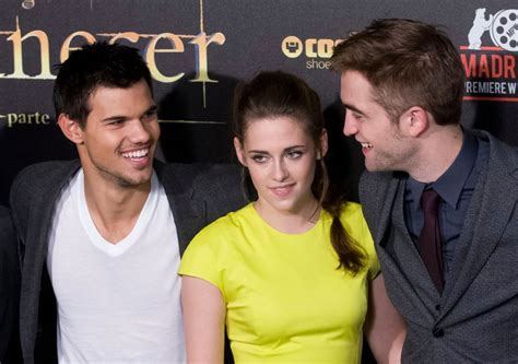 Taylor Lautner Reflects On Robert Pattinson Twilight Rivalry Us Weekly