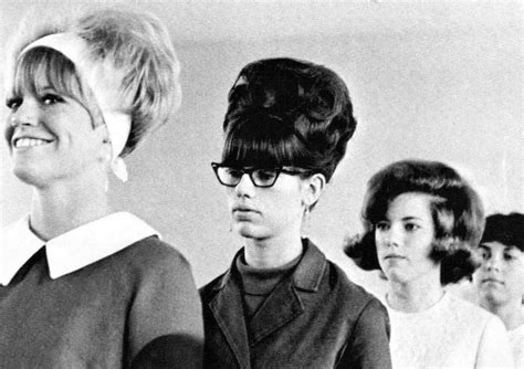 44 Cool Pics That Defined Hairstyles Of American High School Girls In