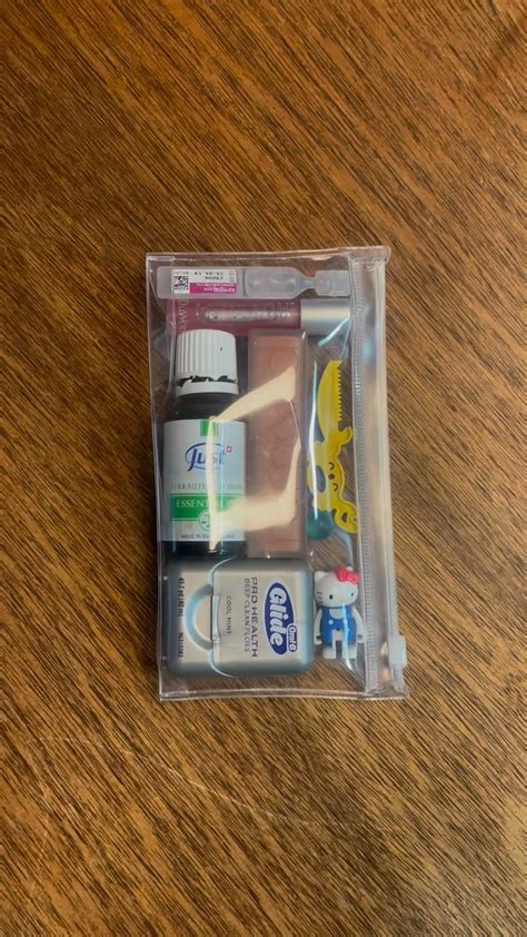 전지민 🌿 나은사계절 없으면 큰일 나는 것들 무인양품 비닐파우치 최고 왓츠인마이백 파우치추천 롬앤립스틱 유스트오일 Instagram