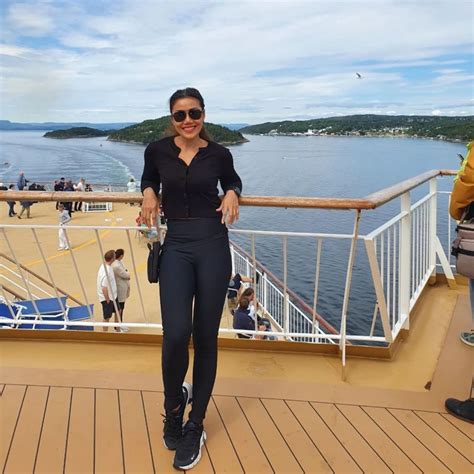 10 Potret Terkini Inge Anugrah Istri Ari Wibowo Yang Cantik Banget Di Usia 42 Tahun