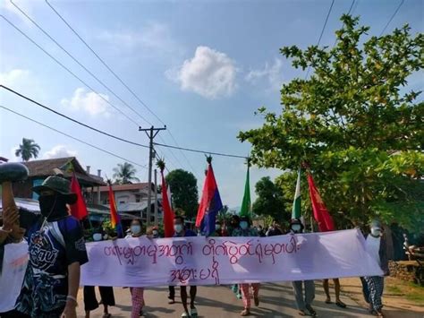 လောင်းလုံးတွင် စစ်အာဏာရှင် ဆန့်ကျင်ရေး ချီတက် ဆန္ဒပြ Khit Thit Media