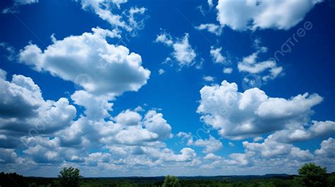 푸른 하늘과 배경에 약간의 구름이 있는 맑은 장소 푸른 하늘 하늘 구름 여름 하늘 배경 배경 자료 7 월 고화질 사진 사진 구름 배경 일러스트 및 사진 무료 다운로드