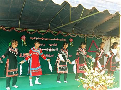 ကွန်ဟိန်းမြို့၊ အမှတ် ၁ အခြေခံပညာအလယ်တန်းကျောင်းခွဲတွင် ပညာရေးစုံညီပွဲတော်နှင့် ဆုနှင်းသဘင်အခမ