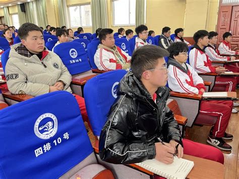 学习贯彻党的二十大精神“理论宣传二人讲”宣讲组在百里杜鹃宣讲深入学习贯彻党的二十大精神聚焦二十大关注毕节试验区网
