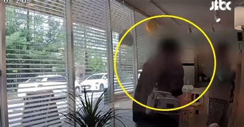 [영상] 빵이나 파는 게 어디서 퉤 침 뱉고 난동부린 진상 손님들