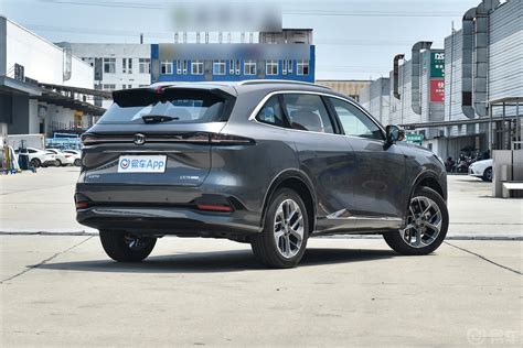 【长安cs75plus第四代 1 5t 新蓝鲸智慧尊享型侧后45度车头向右水平图片 汽车图片大全】 易车