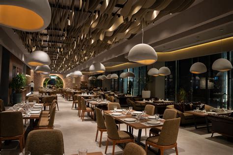 가구 건축 고급 고급 다이닝 다이닝 룸 대기의 라이프스타일 럭셔리 다이닝 레스토랑 레저 무성한 벽돌 벽 사치스런 샹들리에 세련된 분위기 세련된