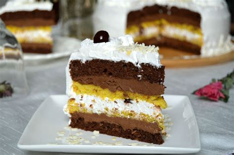 Tort Cu Frisca Visine Si Ciocolata Yummy Cakes Cake Recipes Desserts