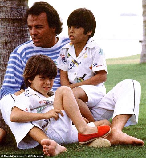 Enrique Iglesias Admits Father Julio Hasnt Met Girlfriend Anna