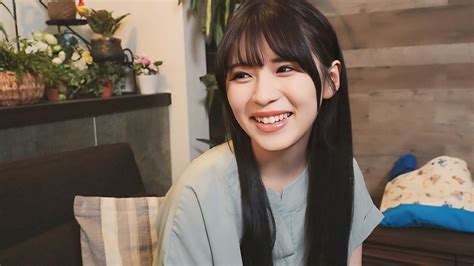 「家庭訪問に行った僕は嵐で帰れなくなり、訪問先で休ませてもらうことに。ゆっくりしていると「今日は誰もいないの」とサテンキャミで誘われ汗・涎