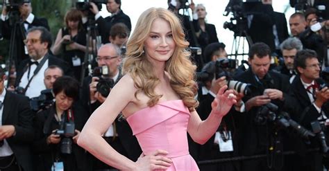 Светлана Ходченкова продемонстрировала изящную фигуру в бикини