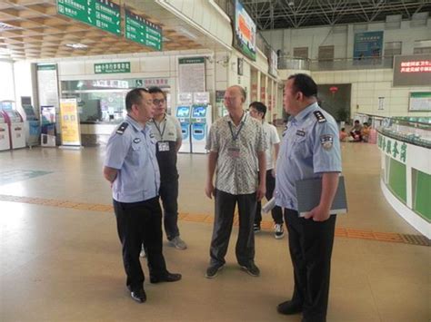 交警大队进运输企业开展“两节”前安全大检查 筑牢源头防线 新兴县公安局 Info842220