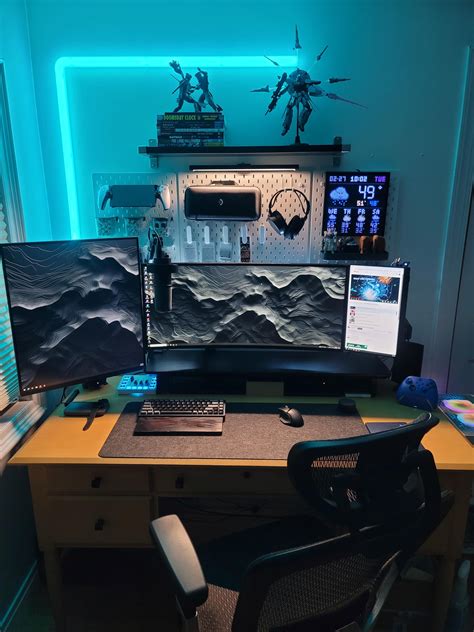 Triple Monitor Setup R Battlestations