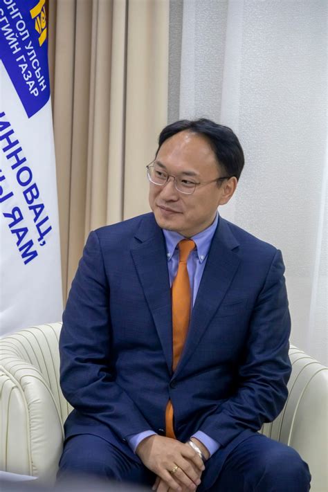 Цахим хөгжил инноваци харилцаа холбооны сайд Ц Баатархүү Дэлхийн