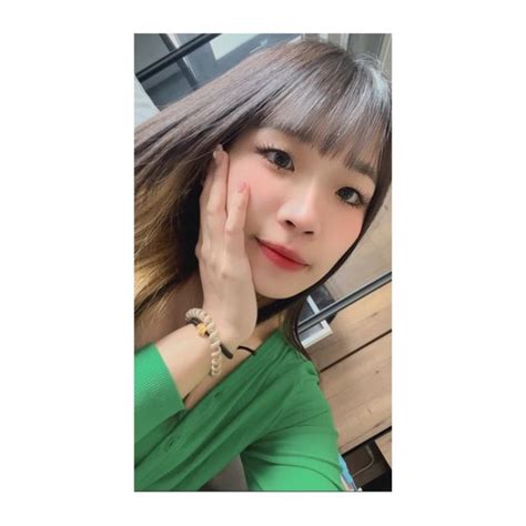 愛人如養花 因為被愛 讓人產生信心 就算妳是一朵難養的花 對妳用心的人一樣會把妳養的很好