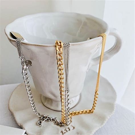 보보파우치 걸크러쉬뿜뿜 ♥무료배송 반전 매력 체인 목걸이 반전매력 왼쪽~ 오른쪽~ 다른 디자인의 흔하지 않은 유니크한 매력의 체인 목걸이 ♥