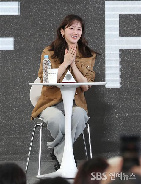 E포토 전종서 아름다운 발레리나의 미소