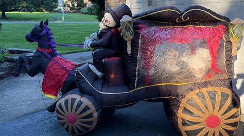 Gemmy 2007 Halloween Airblown Inflatable Hearse Carriage With Skulls
