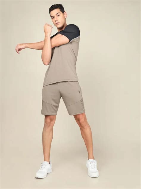 men slim fit shorts with techno dry