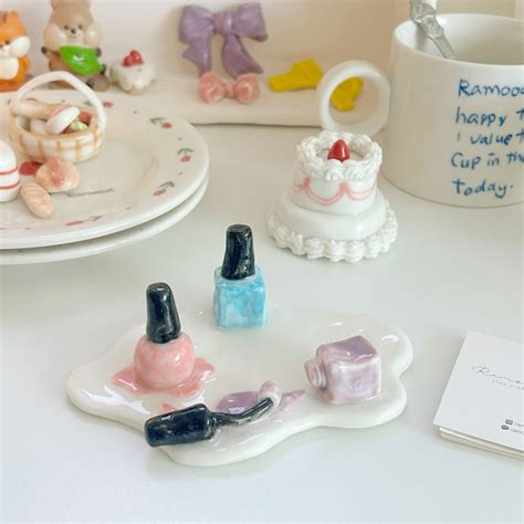 창원도자기공방라무드세라믹 소중한 순간을 도자기에 담아보세요 함께 만드는 즐거움 함께 추억이 되는 순간 귀여운 캐릭터 접시로 우리만의 특별한 작품을 만들어보는