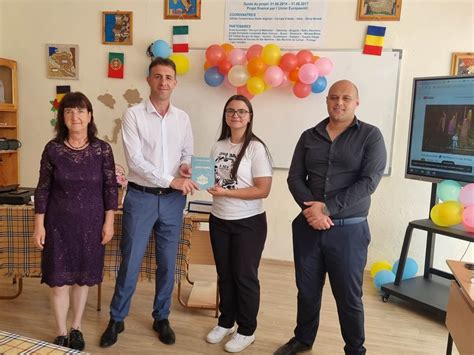 Тържествена церемония по връчване на дипломите за средно образование на випуск 2023 Уеб сайт