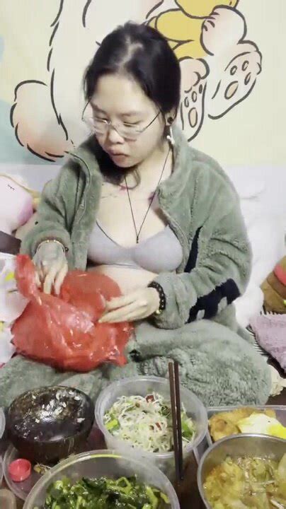Chinese Lady Huge Belly Stuffing Livestream