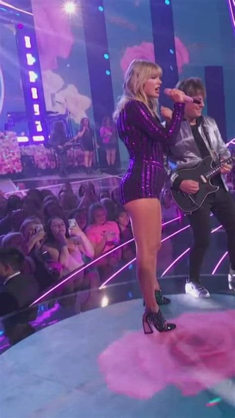 Taylor Swift R Whoayea