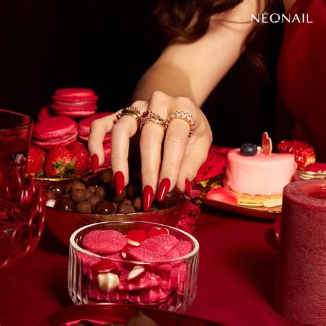 Seductive Red Neonail