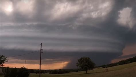 What Are Scud Clouds Weatherstationpro