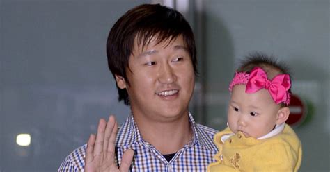 경향포토 이대호 우리딸 이쁘게 찍어주세요