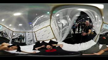 360 Video Of Simulated Sex At Expo XNXX COM