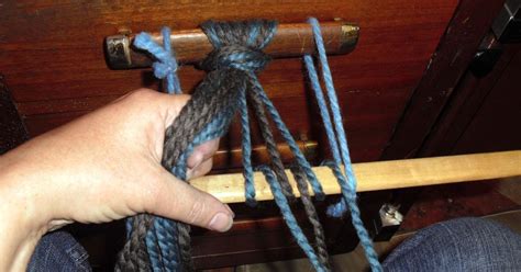 Tangible Daydreams Tutorial Finger Weaving Beginner S Diagonal Weave