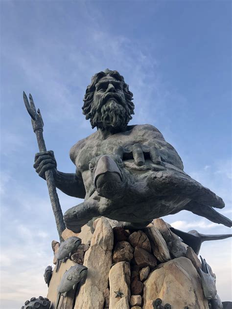Pin By Robin Volk On Zeichnung Lion Sculpture Statue Poseidon