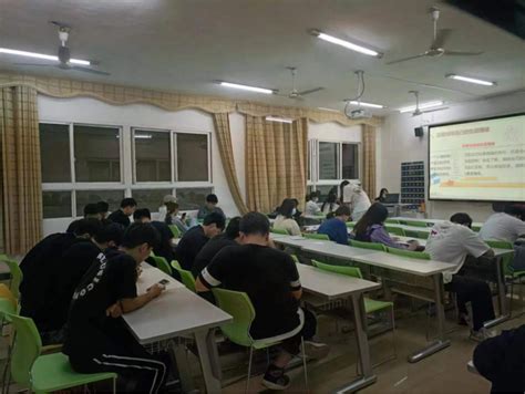 主题教育 做自己情绪的主人 时尚传媒学院
